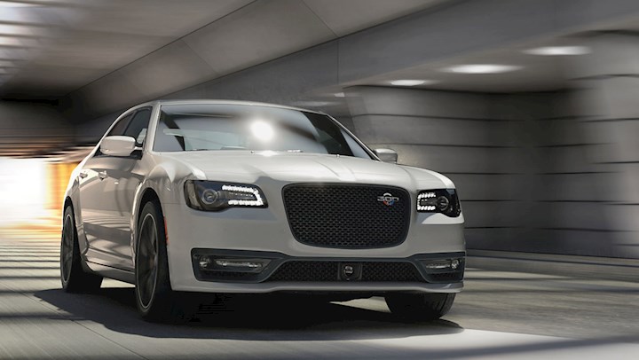 Return of the Luxury Muscle Car: Chrysler Debuts 2023 300C with 485HP 6 ...