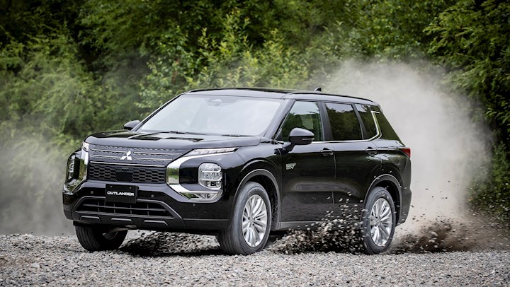 PHEV Crossover Matchup: Toyota RAV4 Prime vs Mitsubishi Outlander | DrivingLine