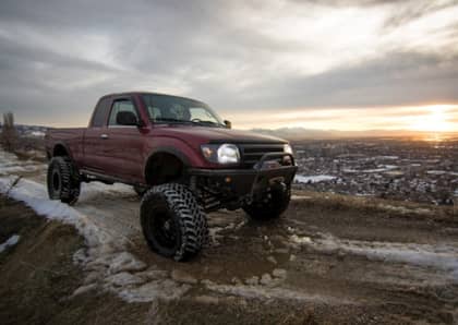 Supreme Taco: A Solid-Axle 2000 Toyota Tacoma Built to Trail Grapple ...