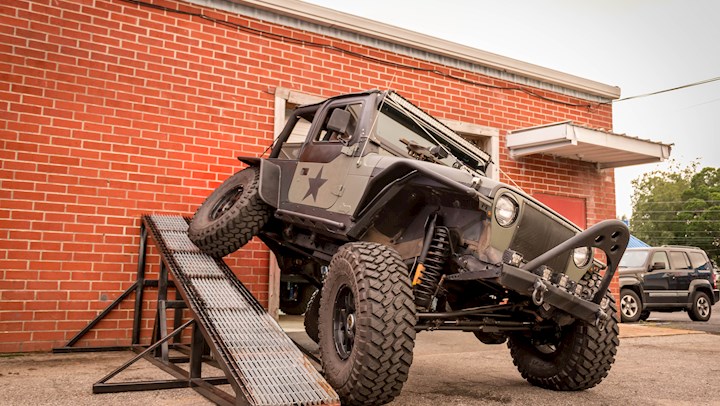 Flexing For Fun With Low Range 4x4 | DrivingLine