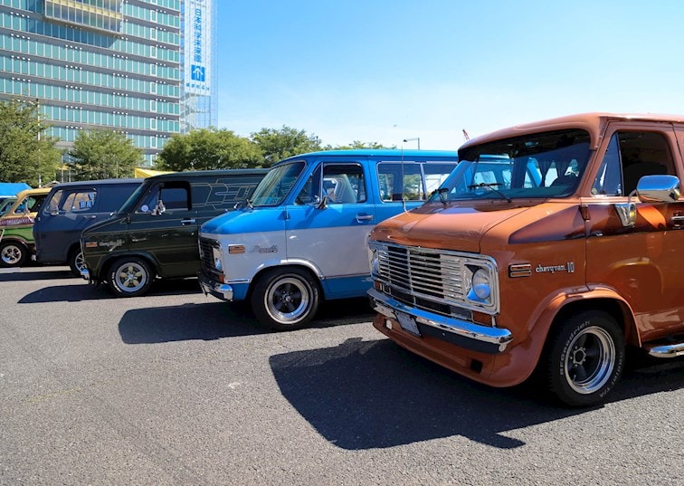Dodge Van Life: Visiting Tokyo's Most Unusual Tuning Shop | DrivingLine
