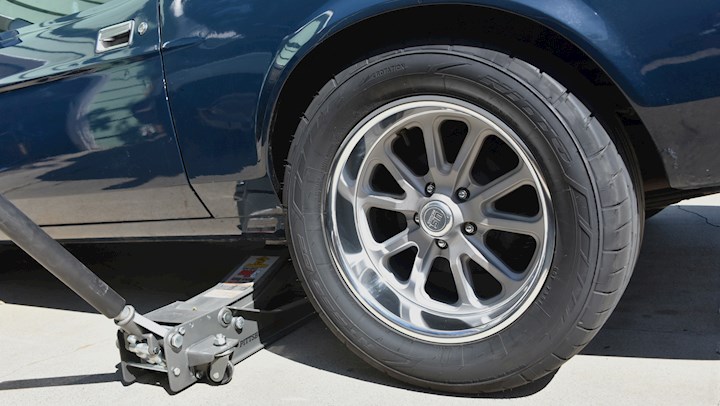 Do's, Don'ts and Tools for Changing a Wheel and Tire | DrivingLine