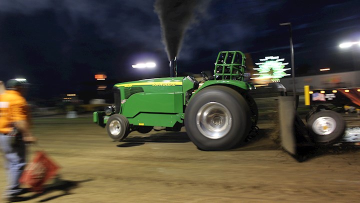 John Deere Pulling Tractors