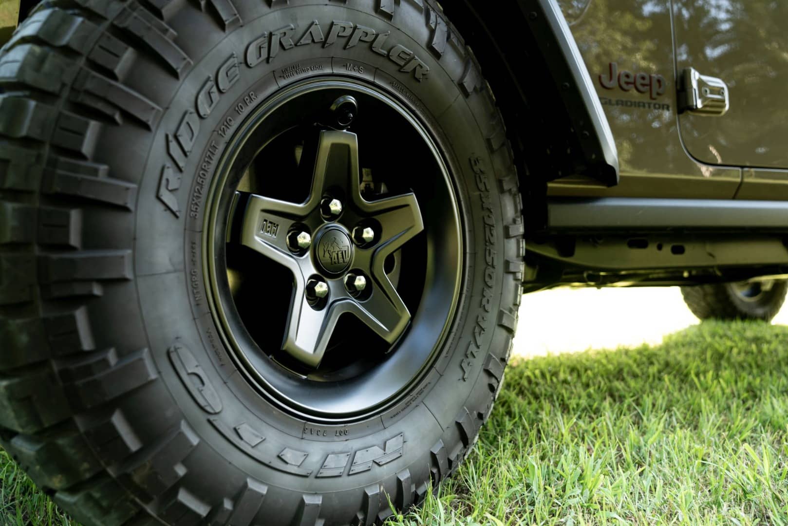 35s No Lift (Part II) with AEV Jeep Gladiator Wheels | Inside Line ...